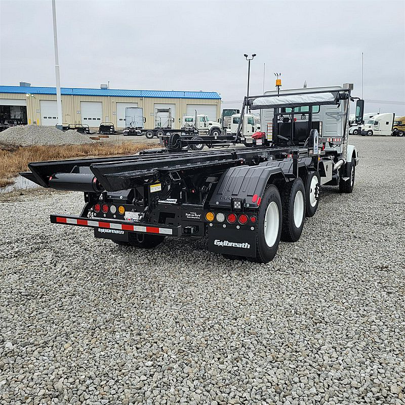 2024 Volvo VHD64B300 For Sale | Daycab Sleeper | #V643385