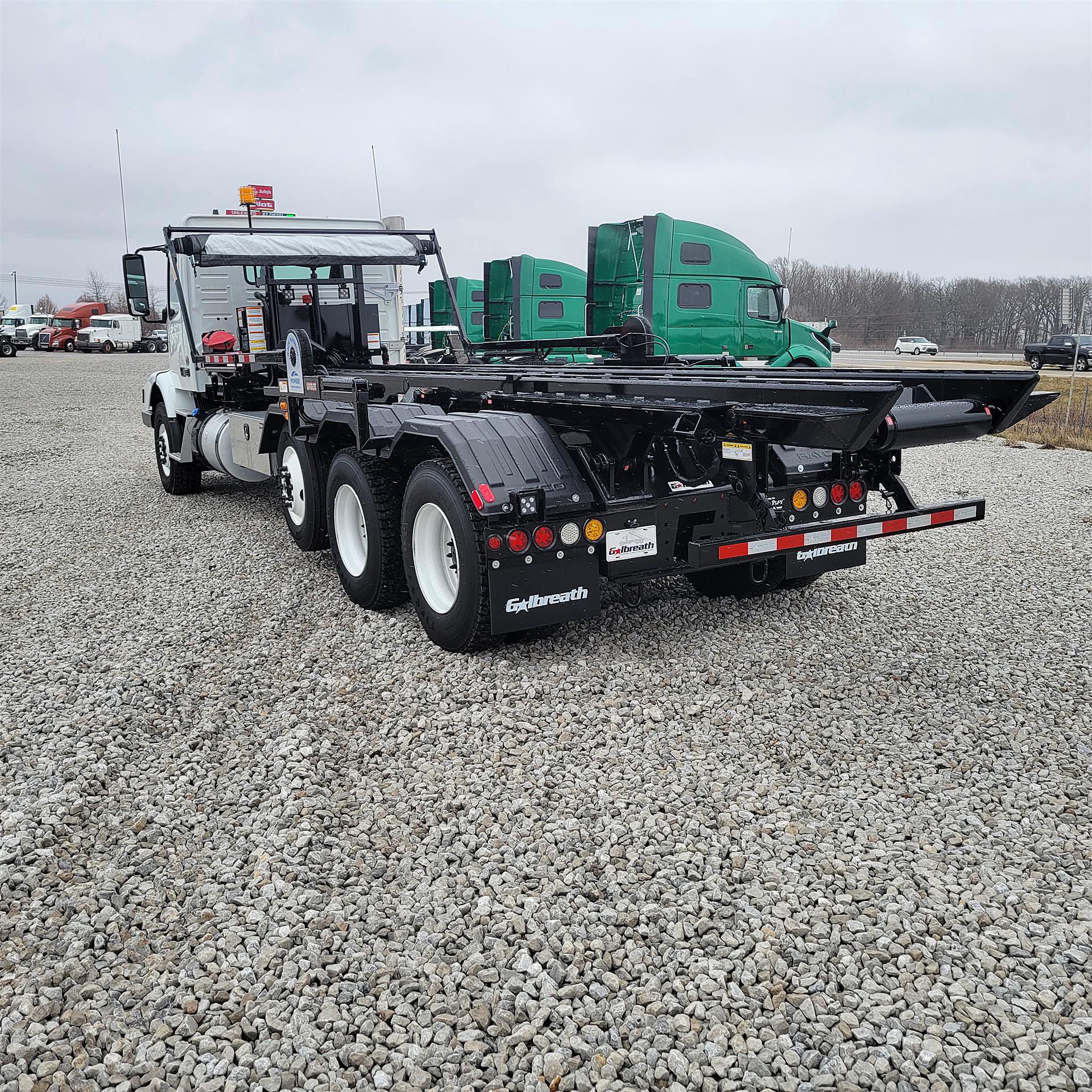 2024 Volvo VHD64B300 For Sale | Daycab Sleeper | #V643385