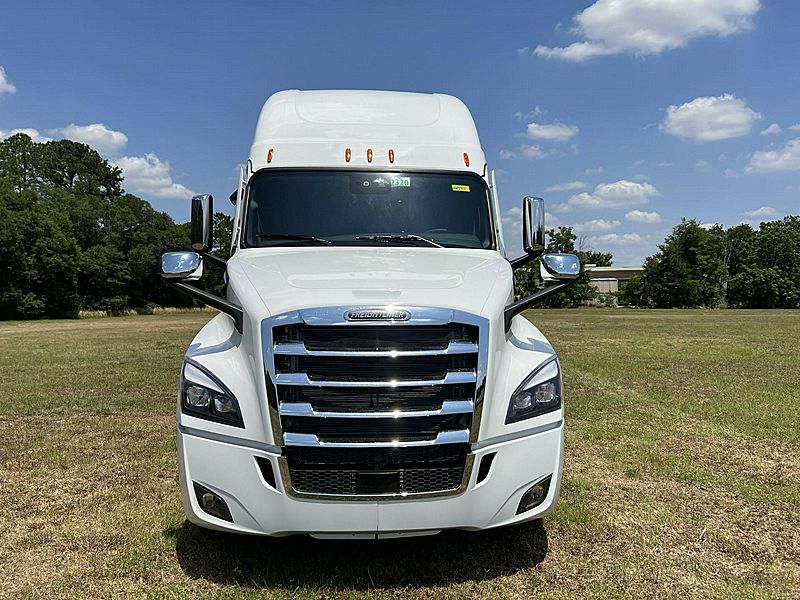 2025 Freightliner Cascadia (For Sale) | 72" Sleeper | #VW5711