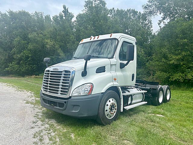 2014 Freightliner Cascadia 125 (For Sale) | Day Cab | #ESFN6520