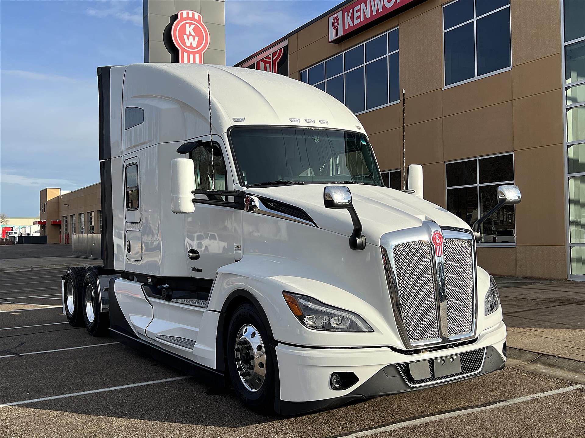 2025 Kenworth T680 For Sale | 76" Sleeper | #SJ126653