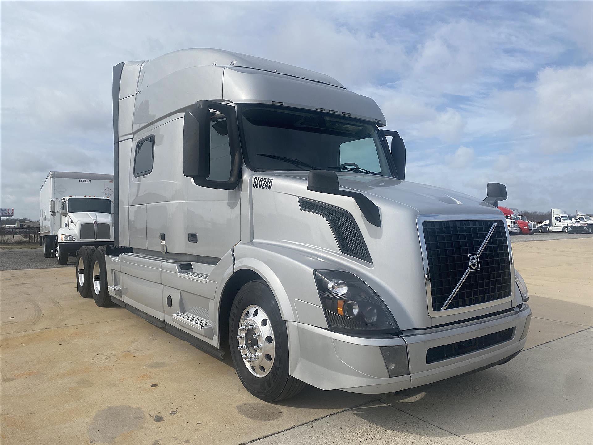 2018 Volvo VNL (For Sale) | Sleeper Truck | #14183