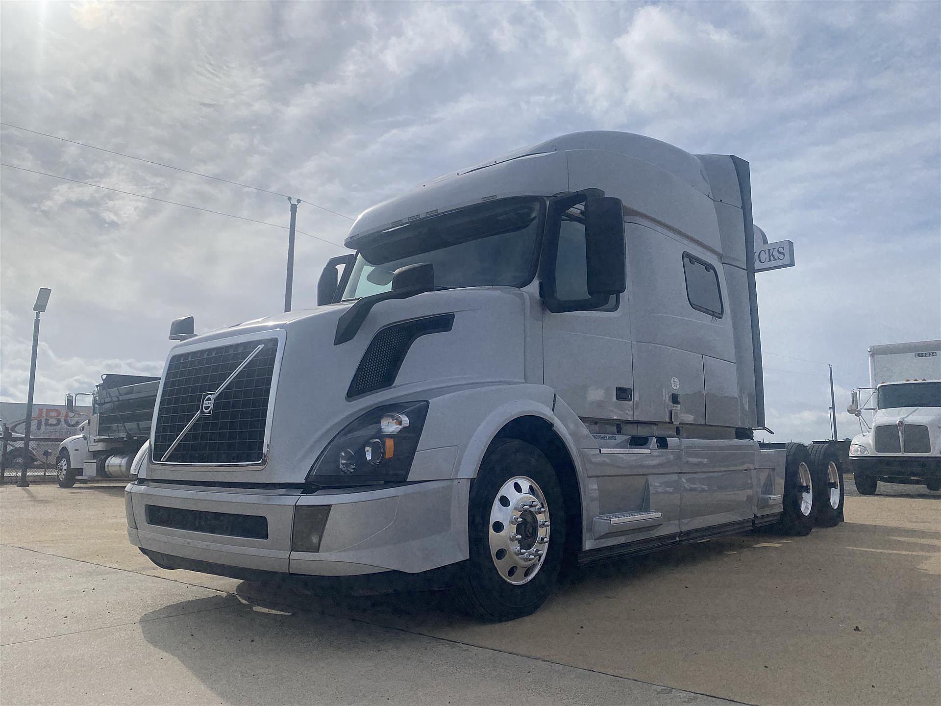 2018 Volvo VNL For Sale | Sleeper Truck | #14182