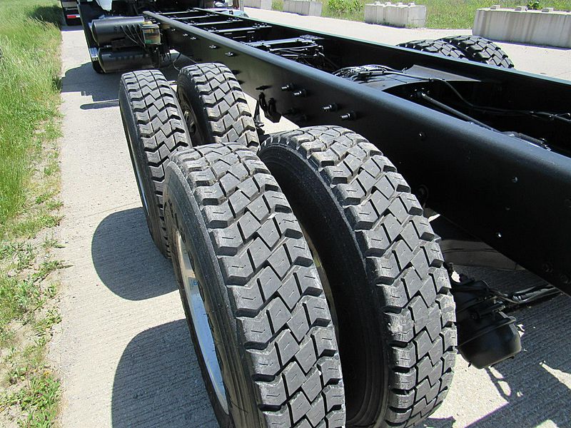 2013 Mack Granite GU813 (For Sale) | Cab & Chassis | # 10153