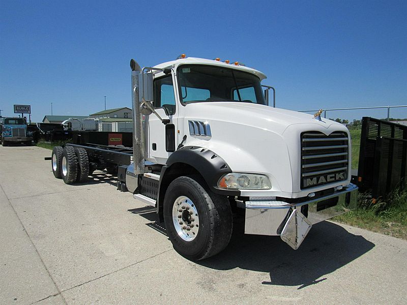 2013 Mack Granite GU813 (For Sale) | Cab & Chassis | # 10153