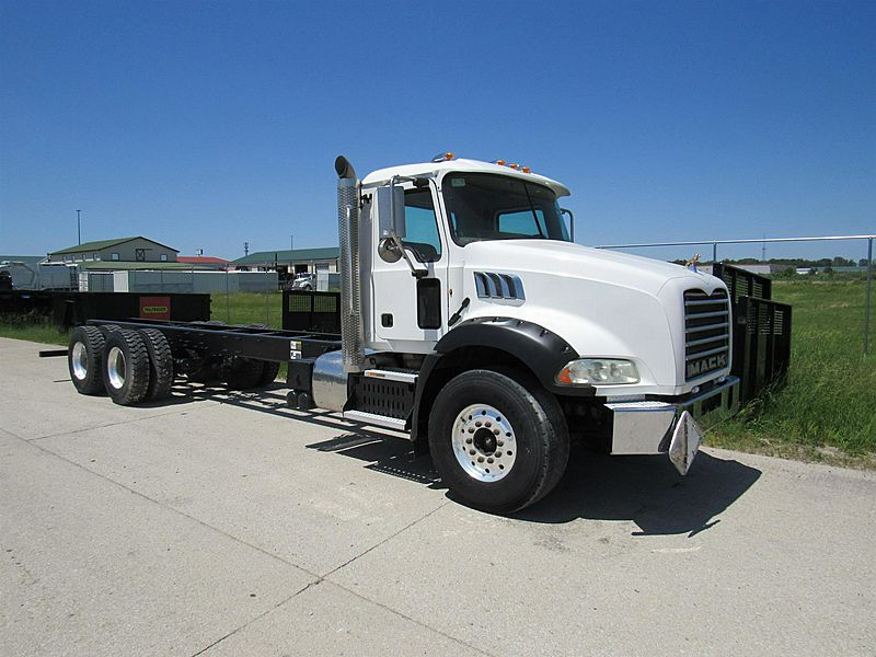 2013 Mack Granite GU813 (For Sale) | Cab & Chassis | # 10153