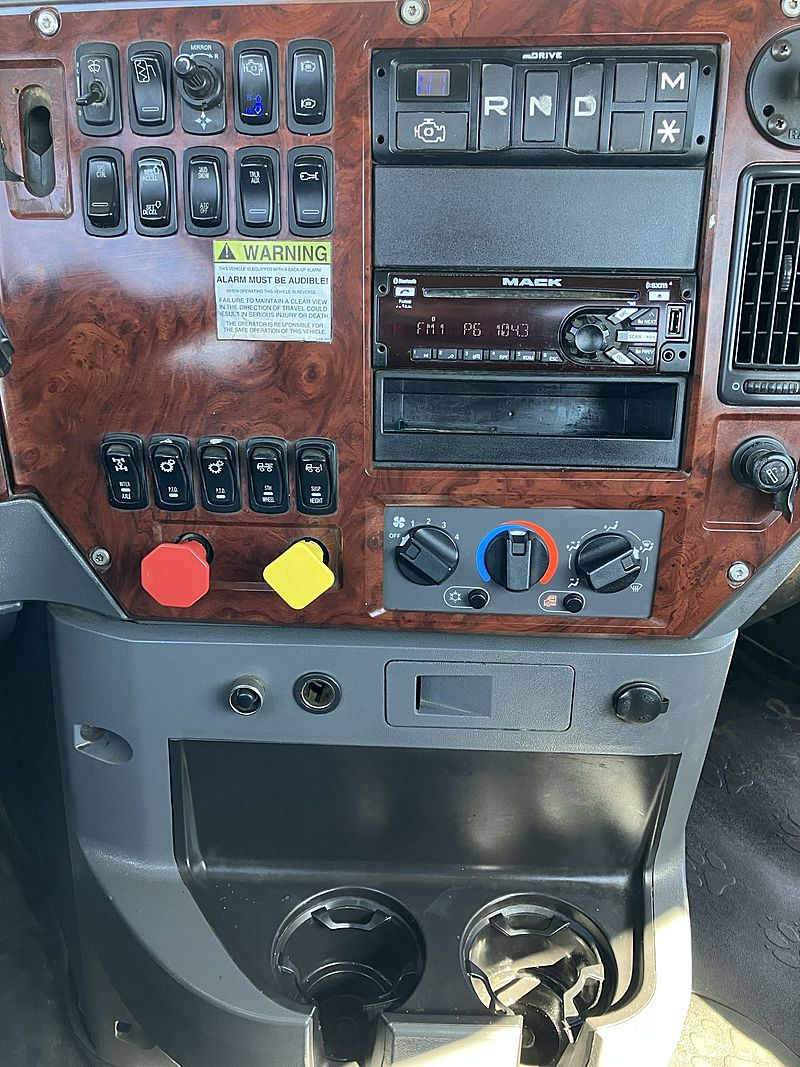 2017 Mack Pinnacle CXU613 (For Sale) | Day Cab | # M12646
