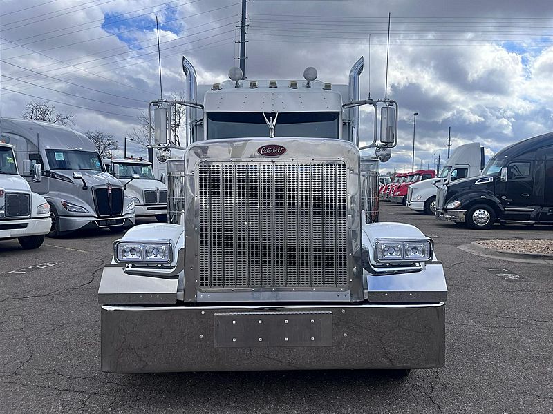 2005 Peterbilt 379 For Sale | 63" Sleeper | #0567195