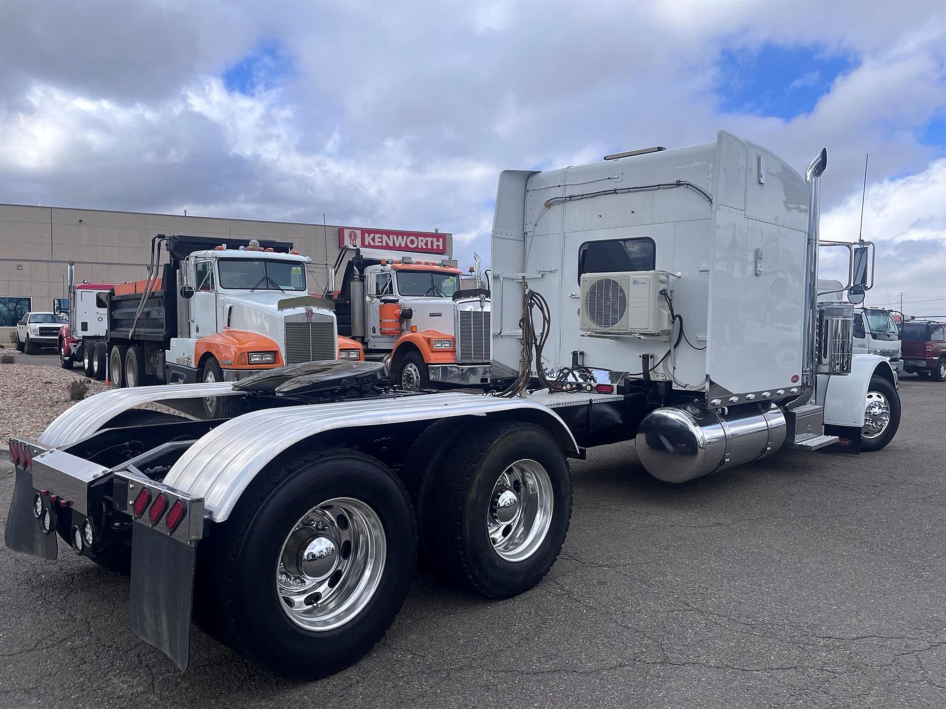 2005 Peterbilt 379 For Sale | 63" Sleeper | #0567195