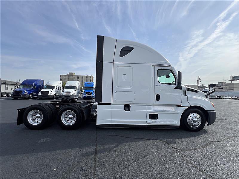 2021 Freightliner Cascadia 126 For Sale | 72" Sleeper | #264026