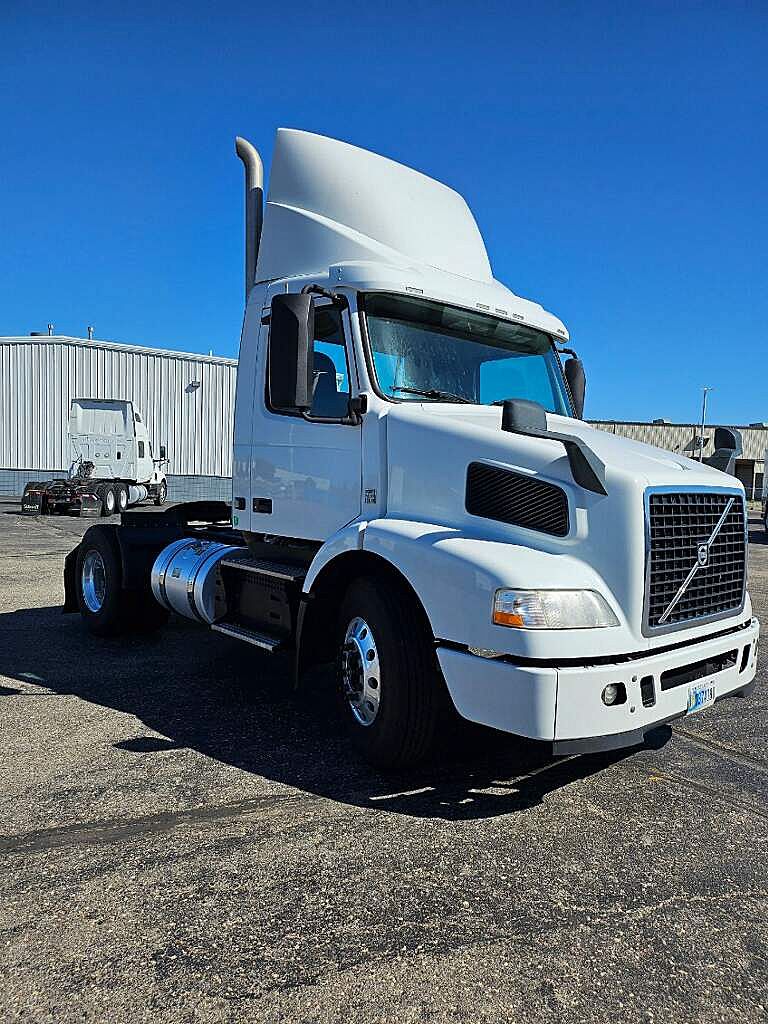 2018 Volvo VNM 42T For Sale | Day Cab | #2080010