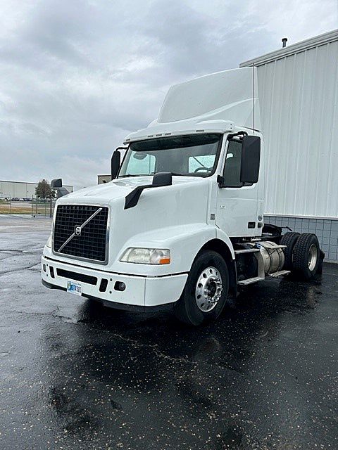 2018 Volvo VNM 42T For Sale | Day Cab | #2080010