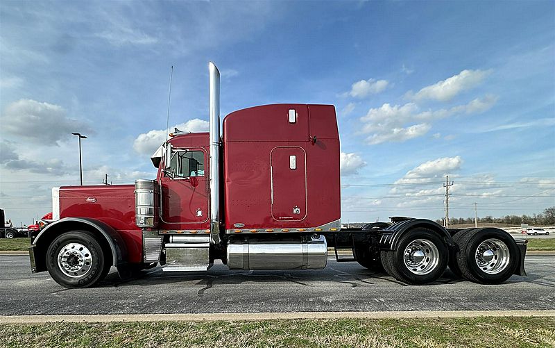 2003 Peterbilt 379 (For Sale) | 63" Sleeper | #0567358