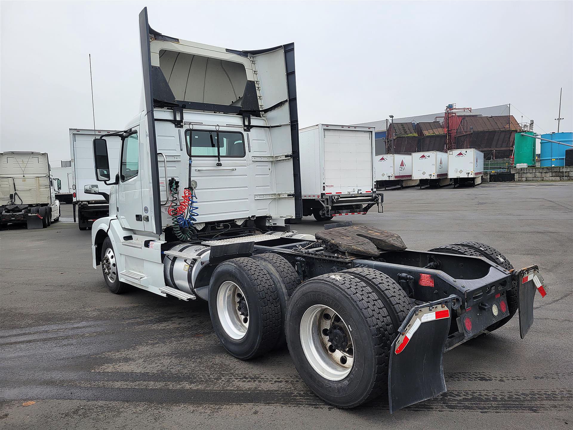 2017 Volvo VNL64T (For Sale) | Day Cab | #679810