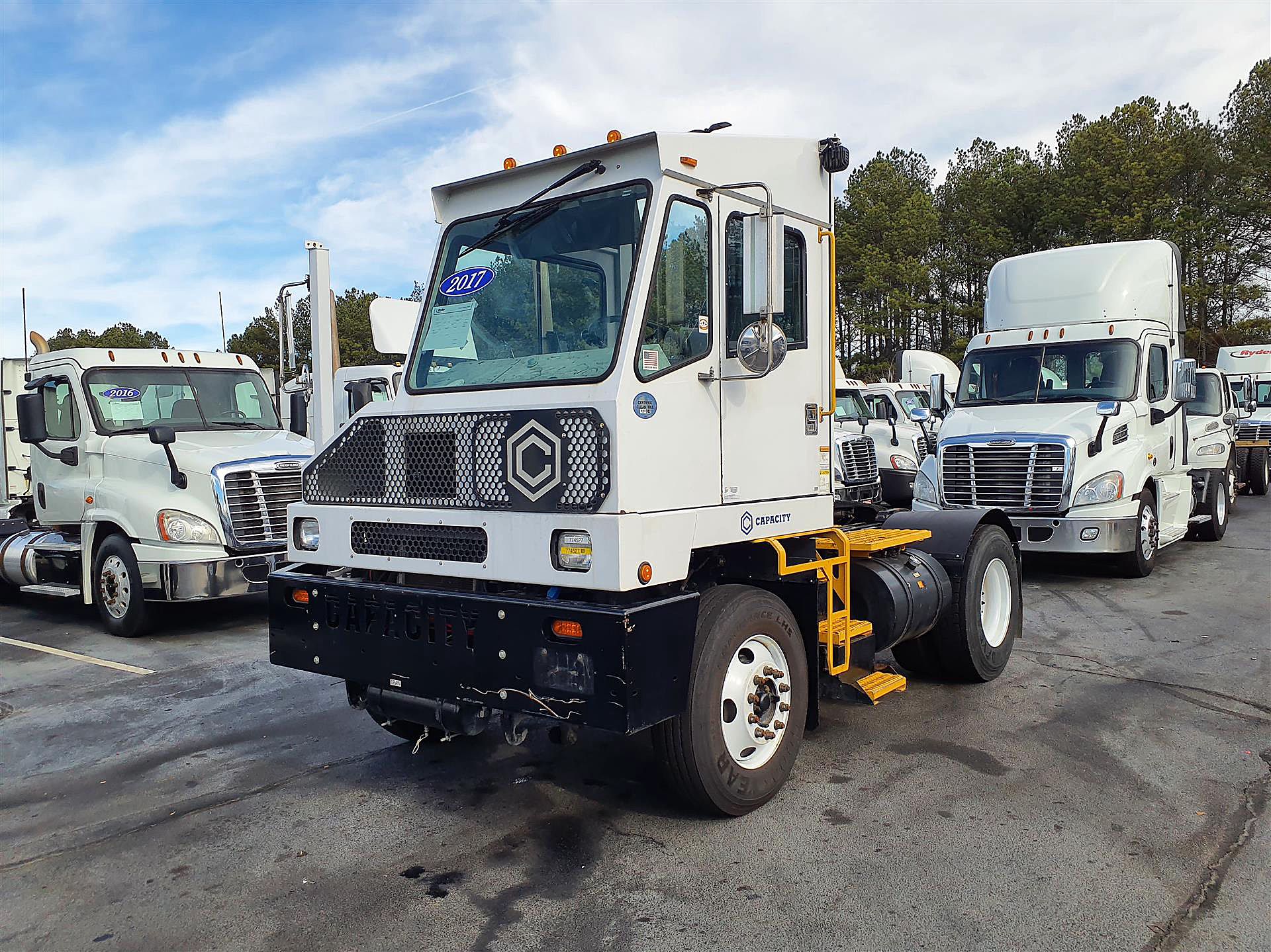 2017 Capacity SABRE 5 4X2 (For Sale) | Day Cab | #774527