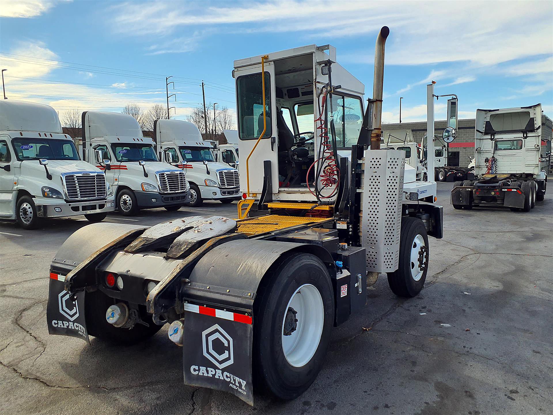 2017 Capacity SABRE 5 4X2 (For Sale) | Day Cab | #774527