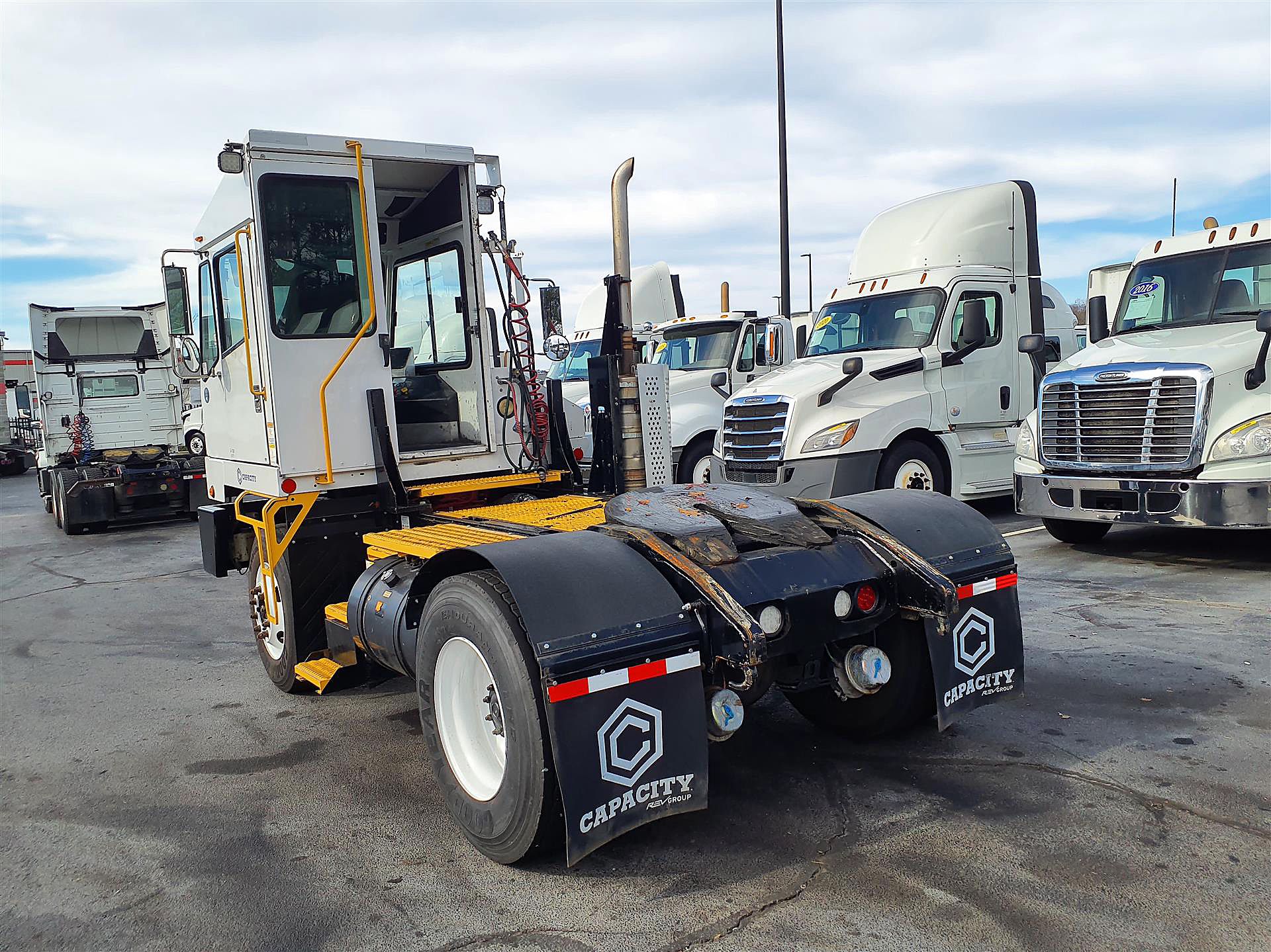 2017 Capacity SABRE 5 4X2 (For Sale) | Day Cab | #774527