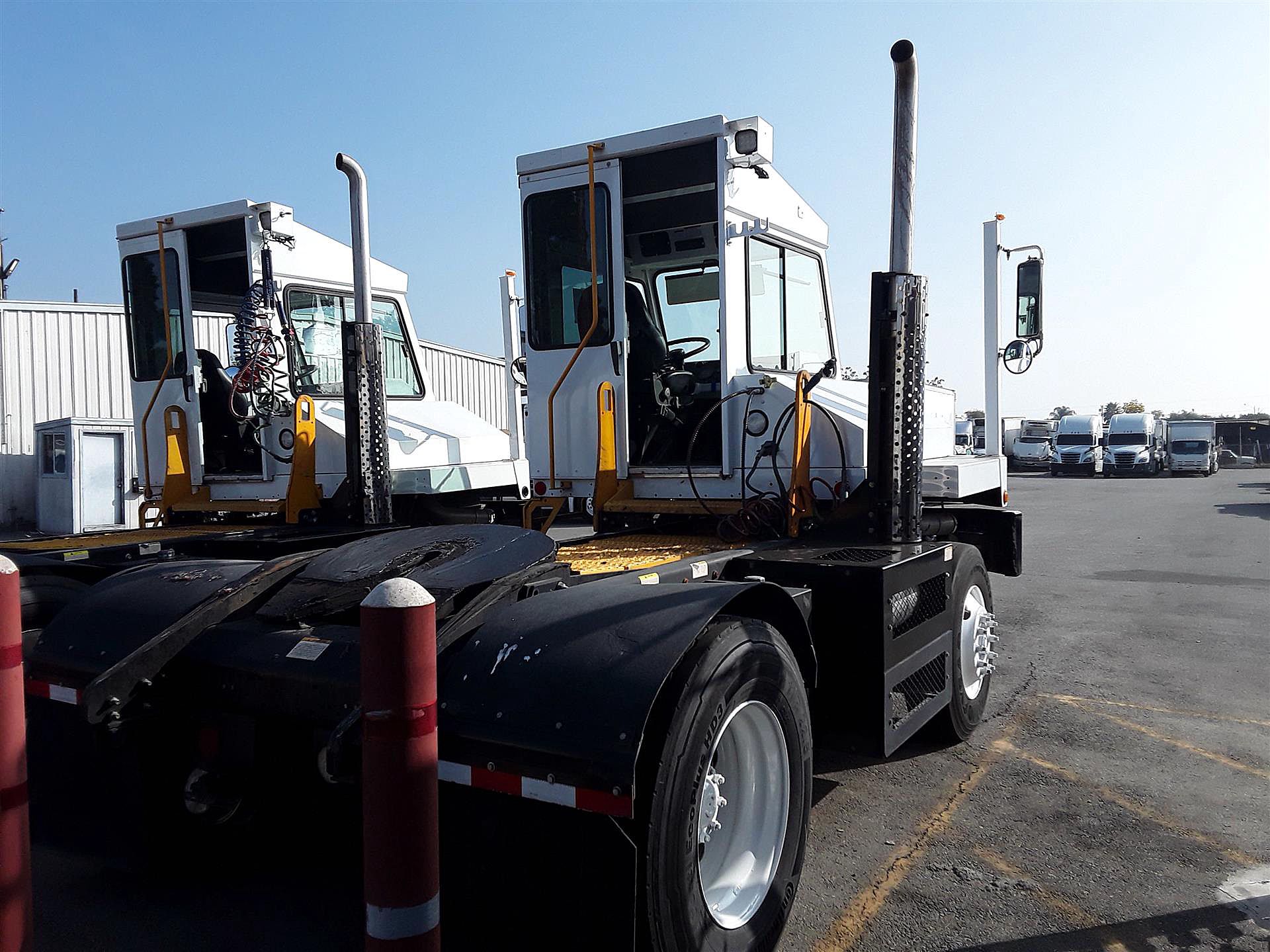 2017 Capacity SABRE 5 4X2 (For Sale) | Day Cab | #756083