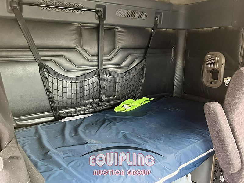 2016 Freightliner CASCADIA 125 SLEEPER TRUCK (For Sale) | 48" Sleeper ...