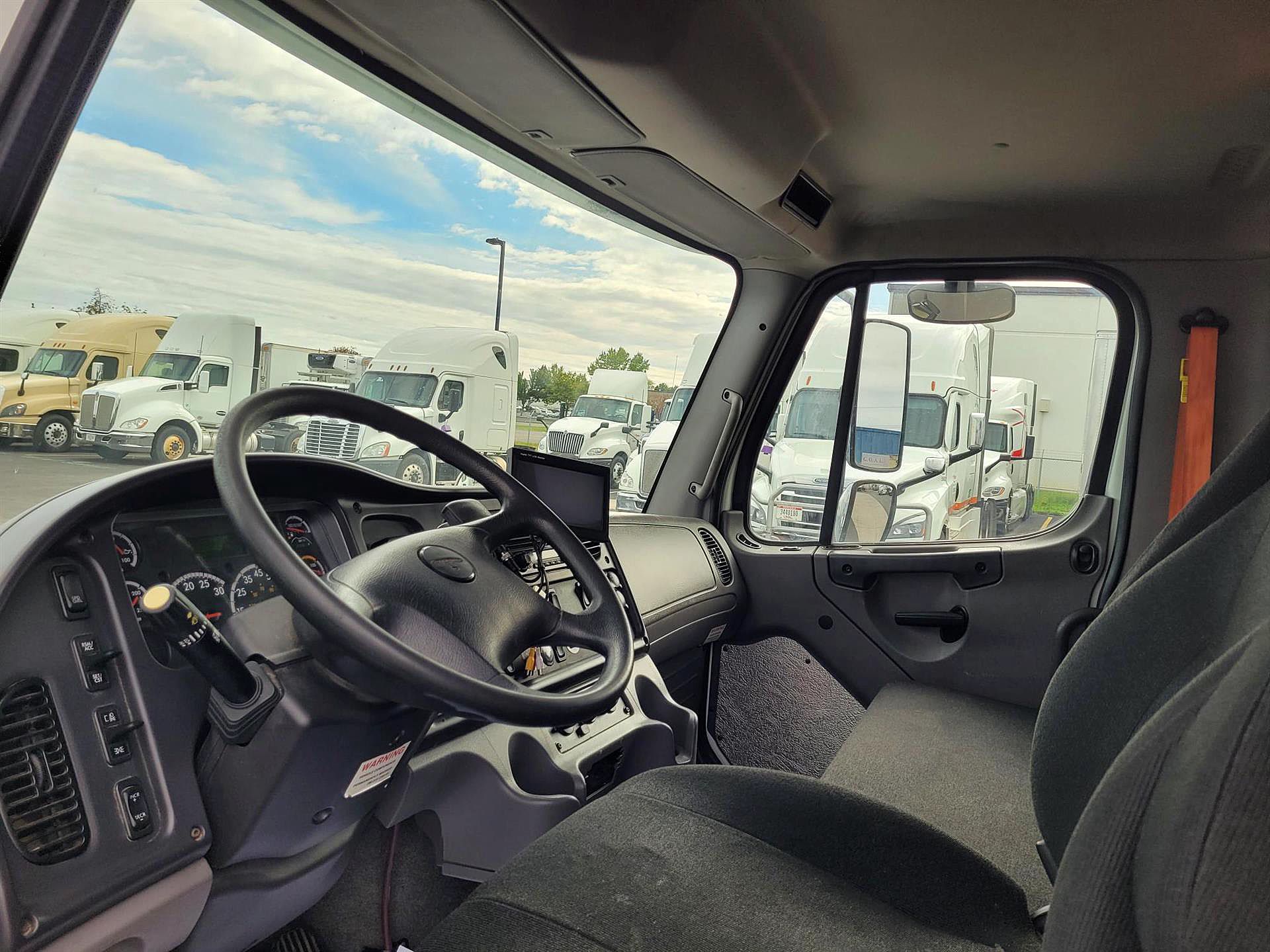 2017 Freightliner M2 106 For Sale | 24' Box | #670766