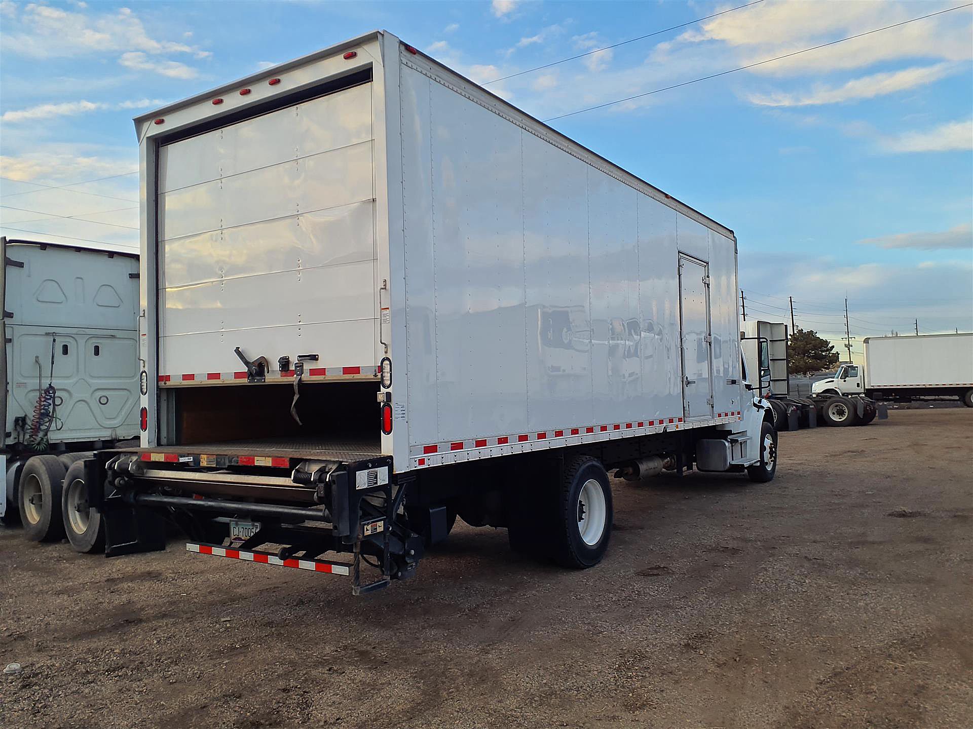 2016 Freightliner M2 106 (For Sale) | 26' Box | #654365