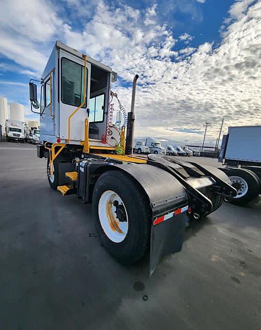 2017 Capacity SABRE 5 4X2 For Sale | Yard Spotter | #756086