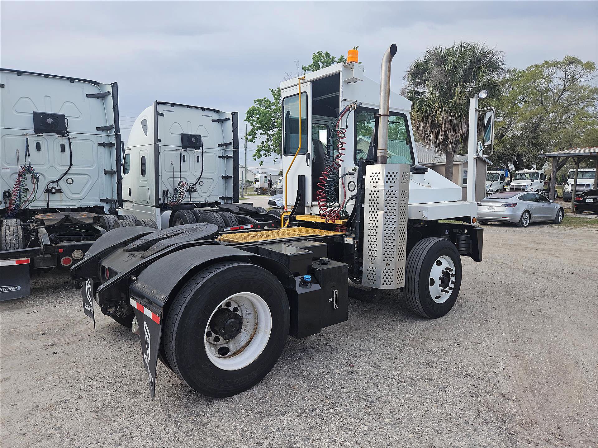 2017 Capacity SABRE 5 4X2 For Sale | Yard Spotter | #774534