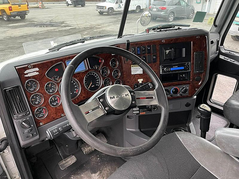 2013 Mack Pinnacle CXU613 (For Sale) | Day Cab | # 8363