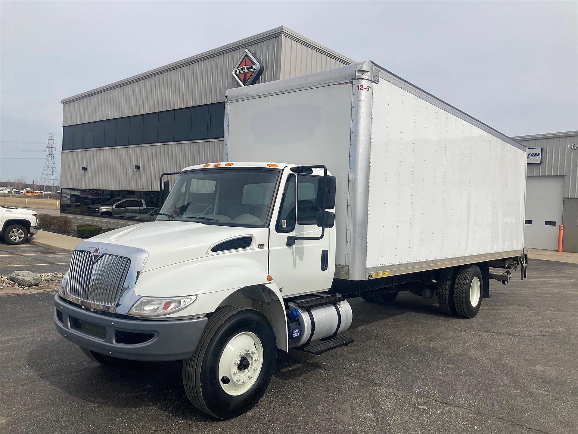 2019 International DuraStar 4300 For Sale | 26' | Non CDL | # KL355150