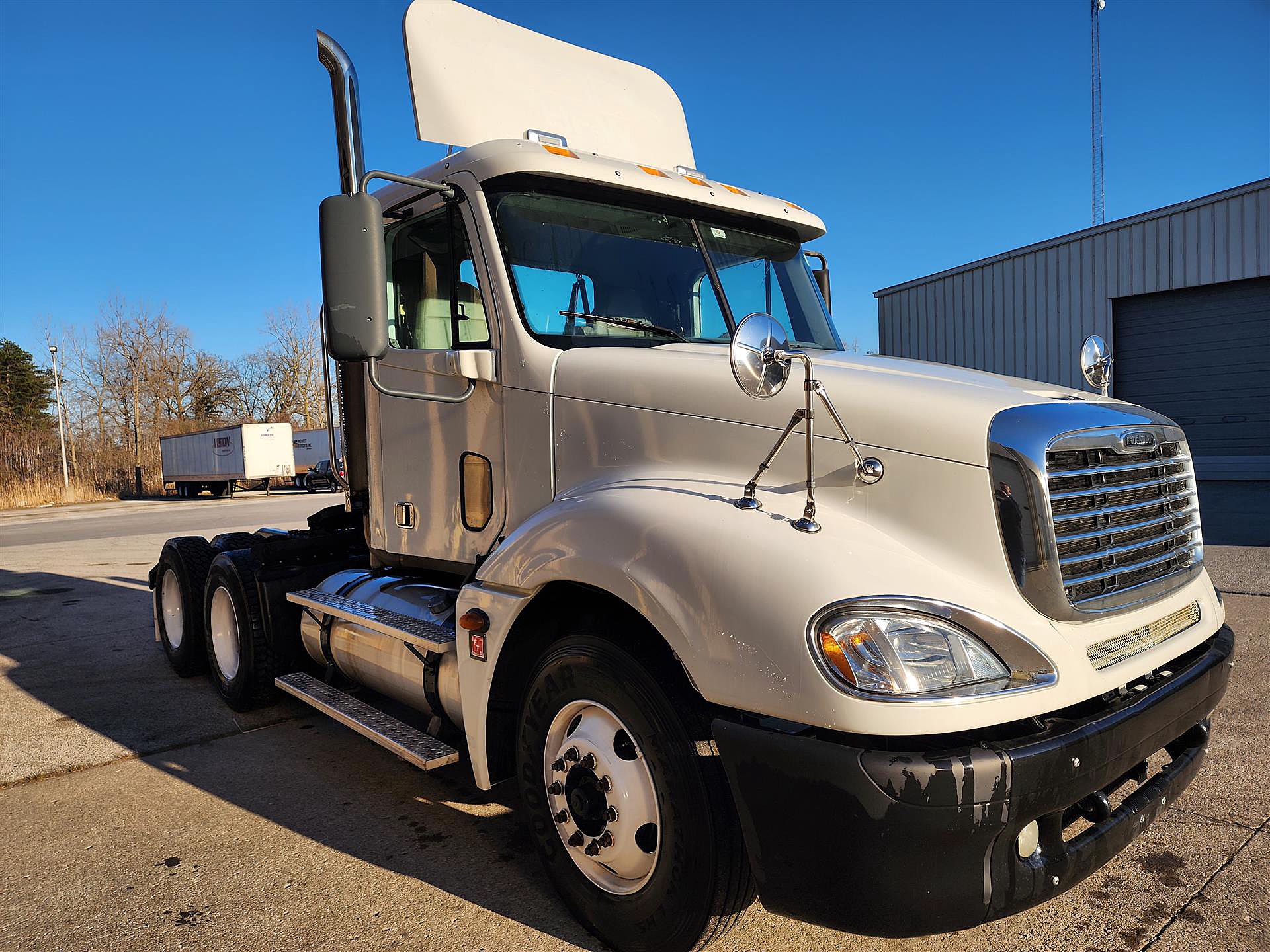 2006 Freightliner Columbia 120 For Sale | Day Cab | #8*145
