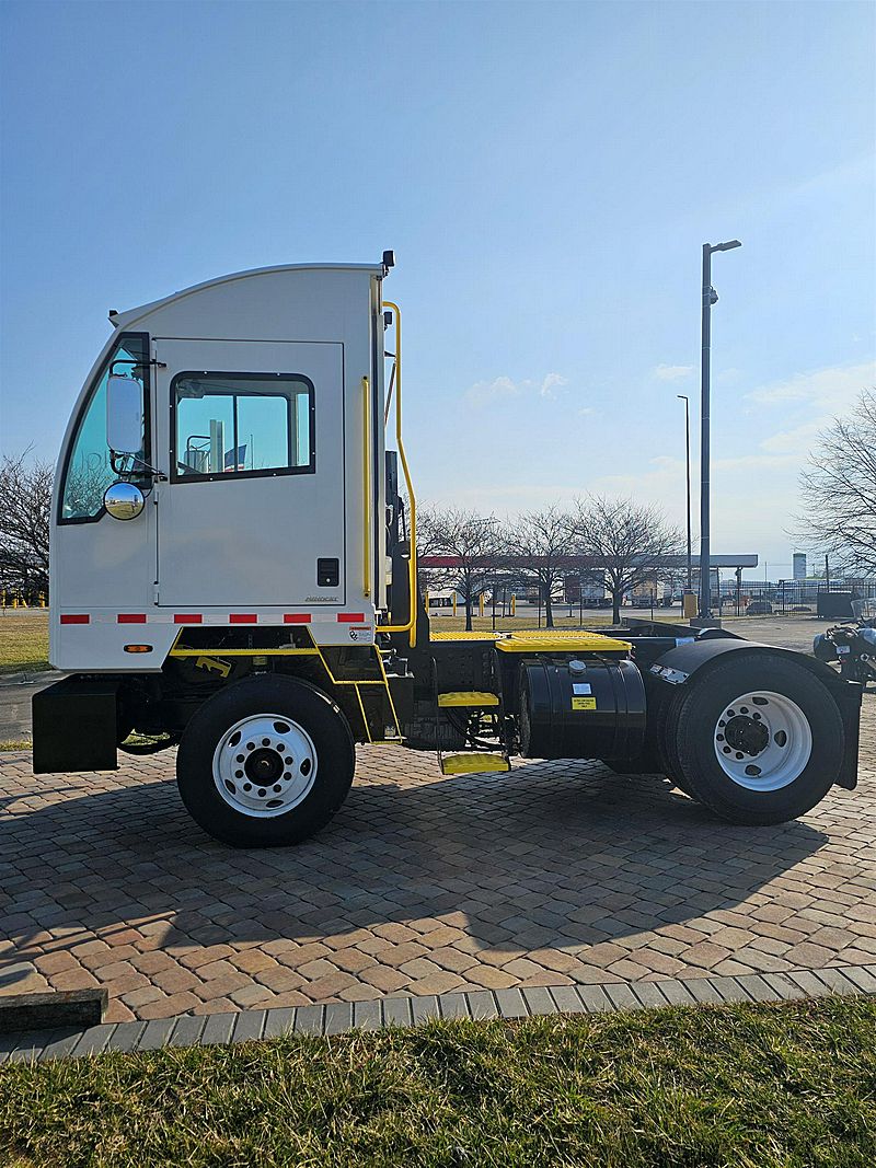 2024 Autocar ACTT42 SPOTTER For Sale | Yard Spotter | #Z243876