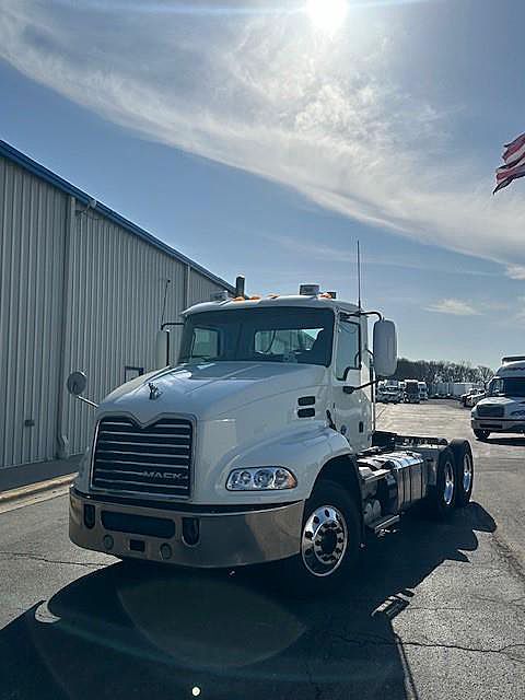 2016 Mack Pinnacle CXU613 (For Sale) | Daycab Sleeper | # 362815