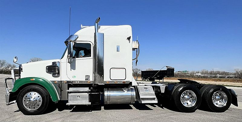 2018 Freightliner Coronado SD 122 (For Sale) | 58" Sleeper | #8188