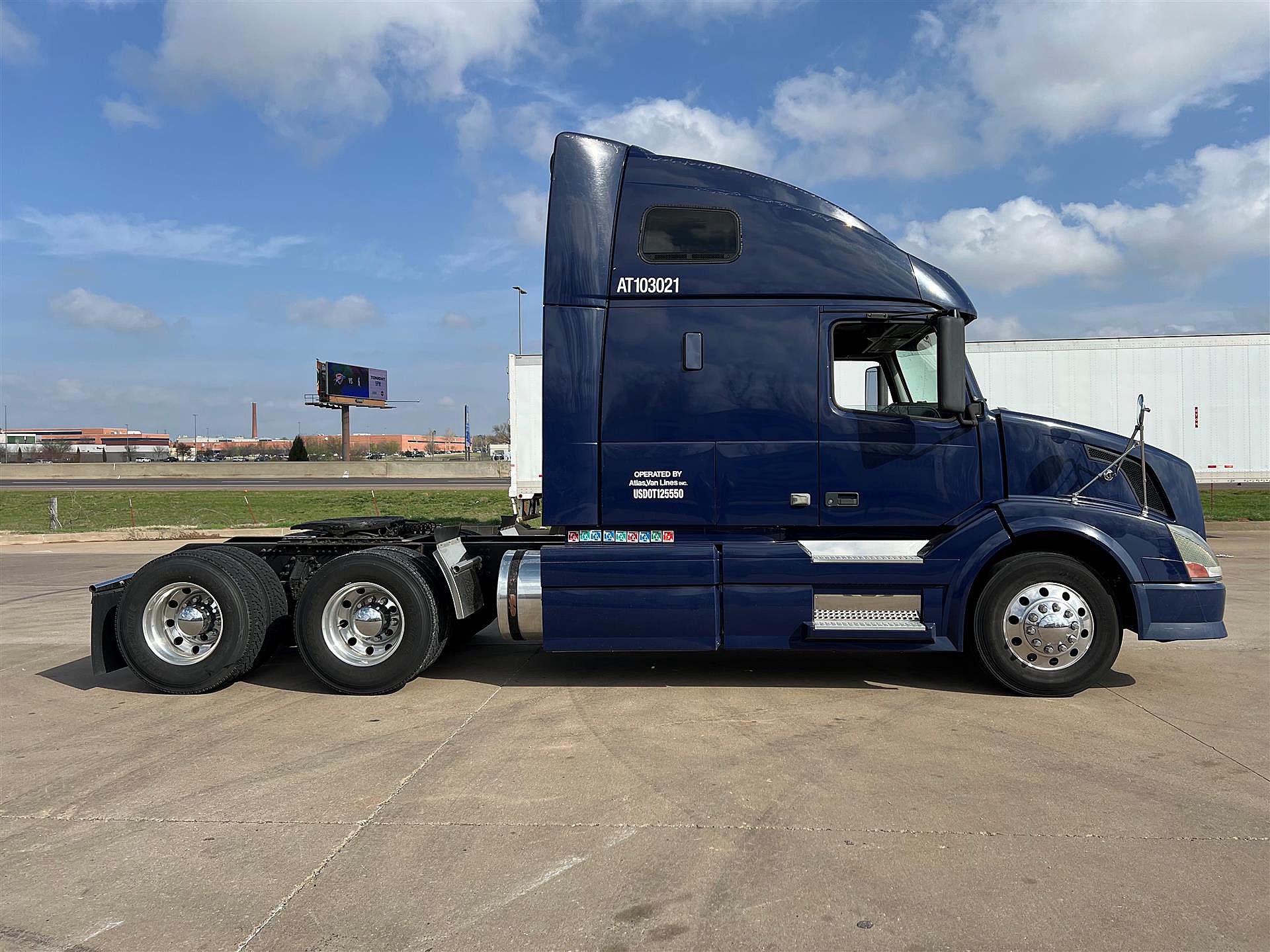 2010 Volvo VNL 670 For Sale | 76" Sleeper | #0569146