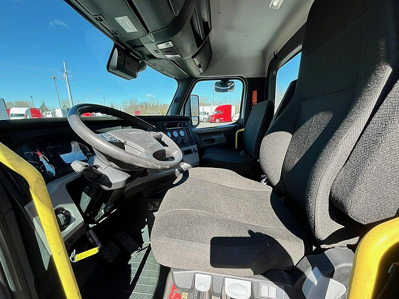2022 Freightliner Cascadia PE116DC (For Sale) | Day Cab | #694241