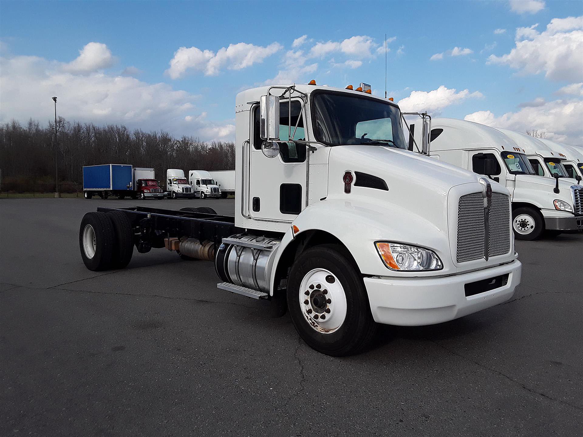 2016 Kenworth T-300 (For Sale) | Cab & Chassis | #658604