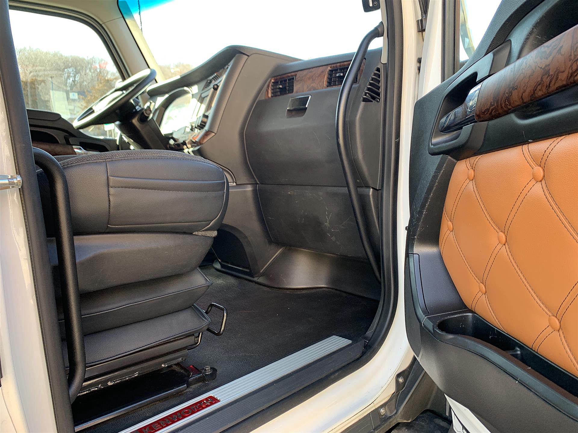 2022 Kenworth T680 (For Sale) | 76" Sleeper | #5763C