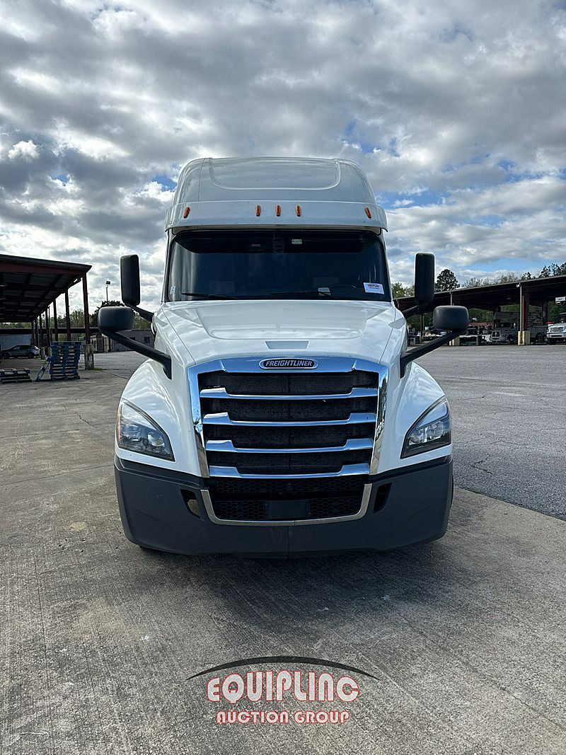 2018 Freightliner Cascadia (For Sale) | Sleeper Truck | #DKFJW4074