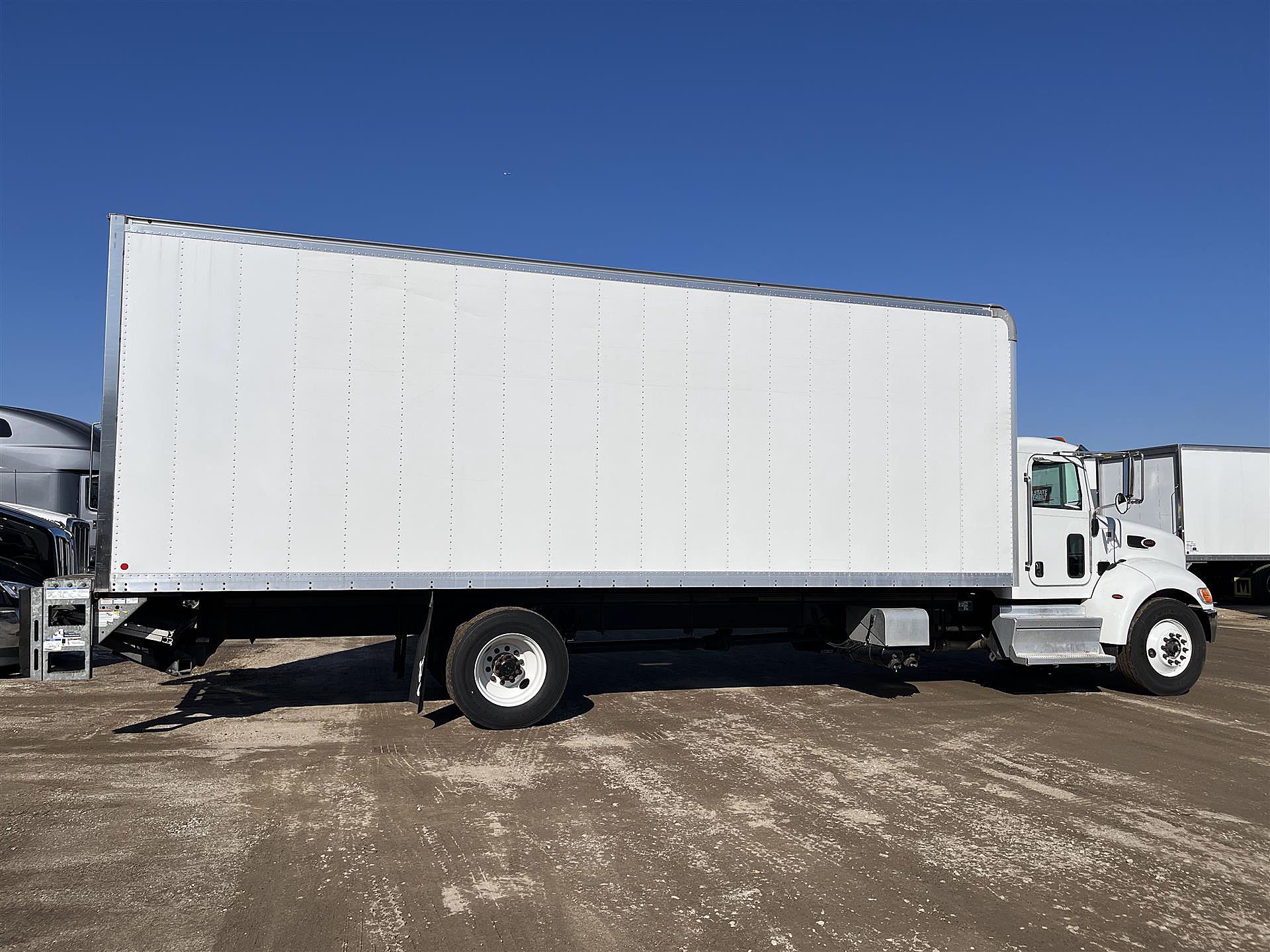 2020 Peterbilt 337 (For Sale) | 26' Box | Non CDL | #33N672573