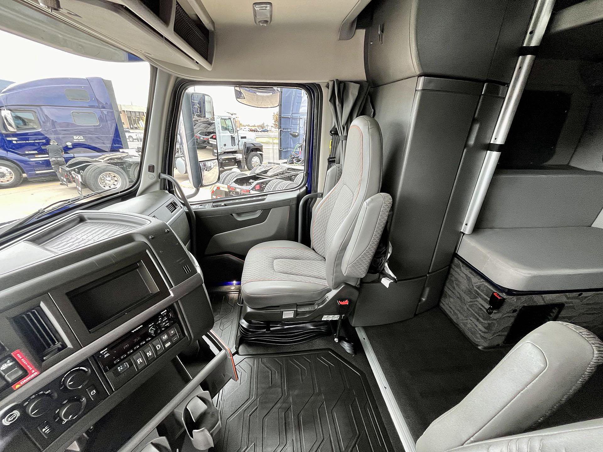 2022 Volvo VNL 860 (For Sale) | Sleeper Truck | #23VU601260