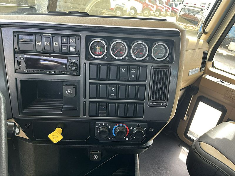 2022 Mack Granite GR64F (For Sale) | Roll-Off | #13MU026697