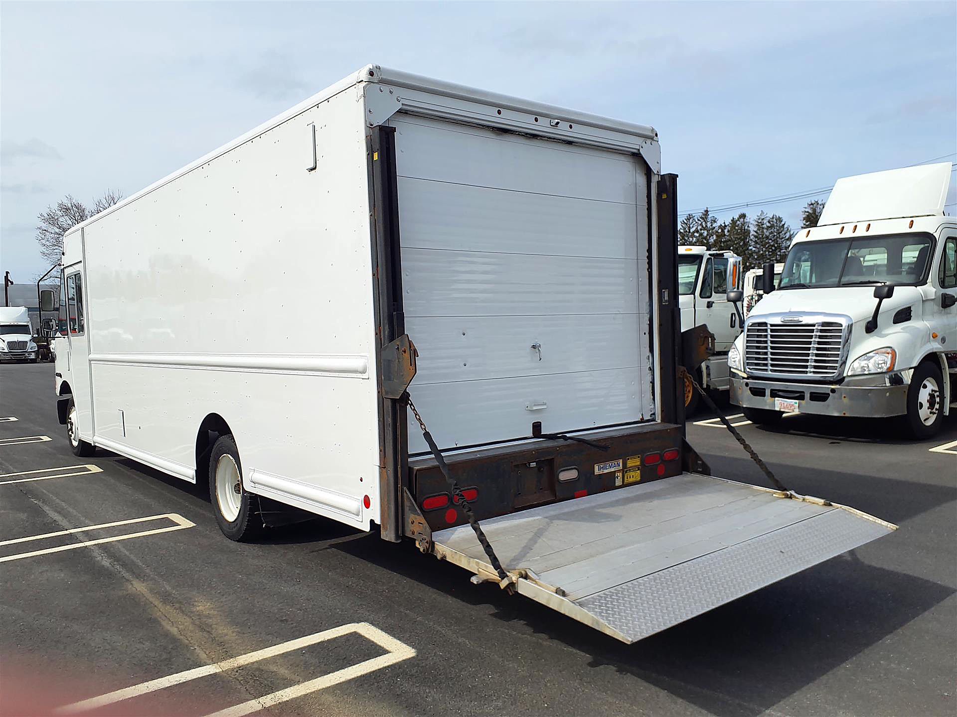 2017 Freightliner MT45 For Sale | 20' Box | #670099