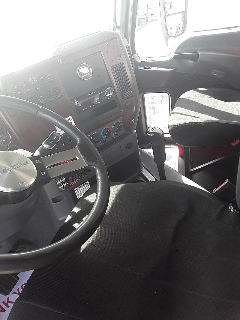 2017 Mack Pinnacle CXU600 (For Sale) | Day Cab | #677423