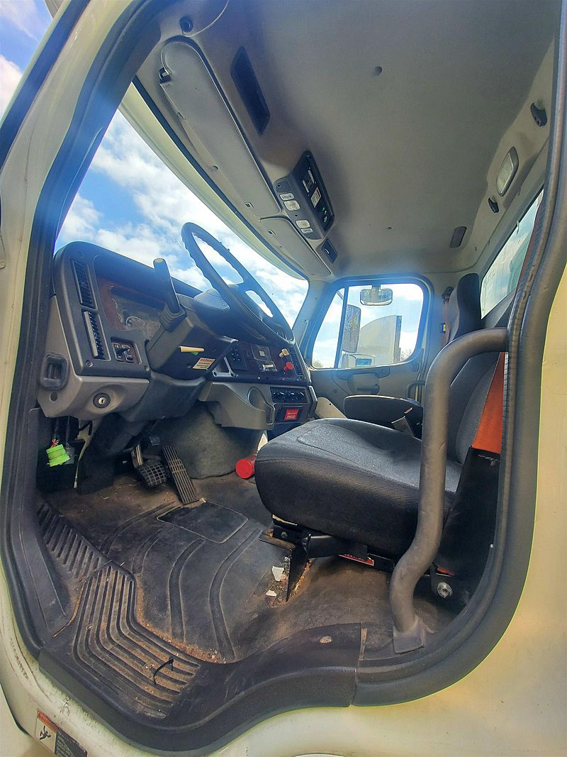 2014 Freightliner M2 112 For Sale | Day Cab | #521577
