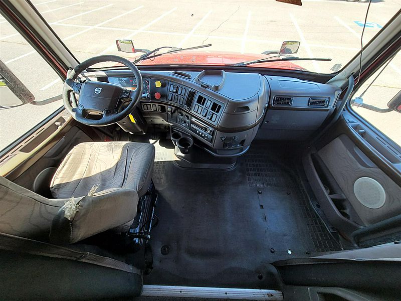2015 Volvo VNL 730 For Sale | 77" Sleeper | #0570689