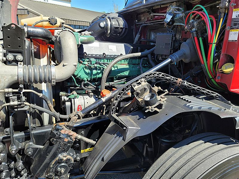 2015 Volvo VNL 730 For Sale | 77" Sleeper | #0570689