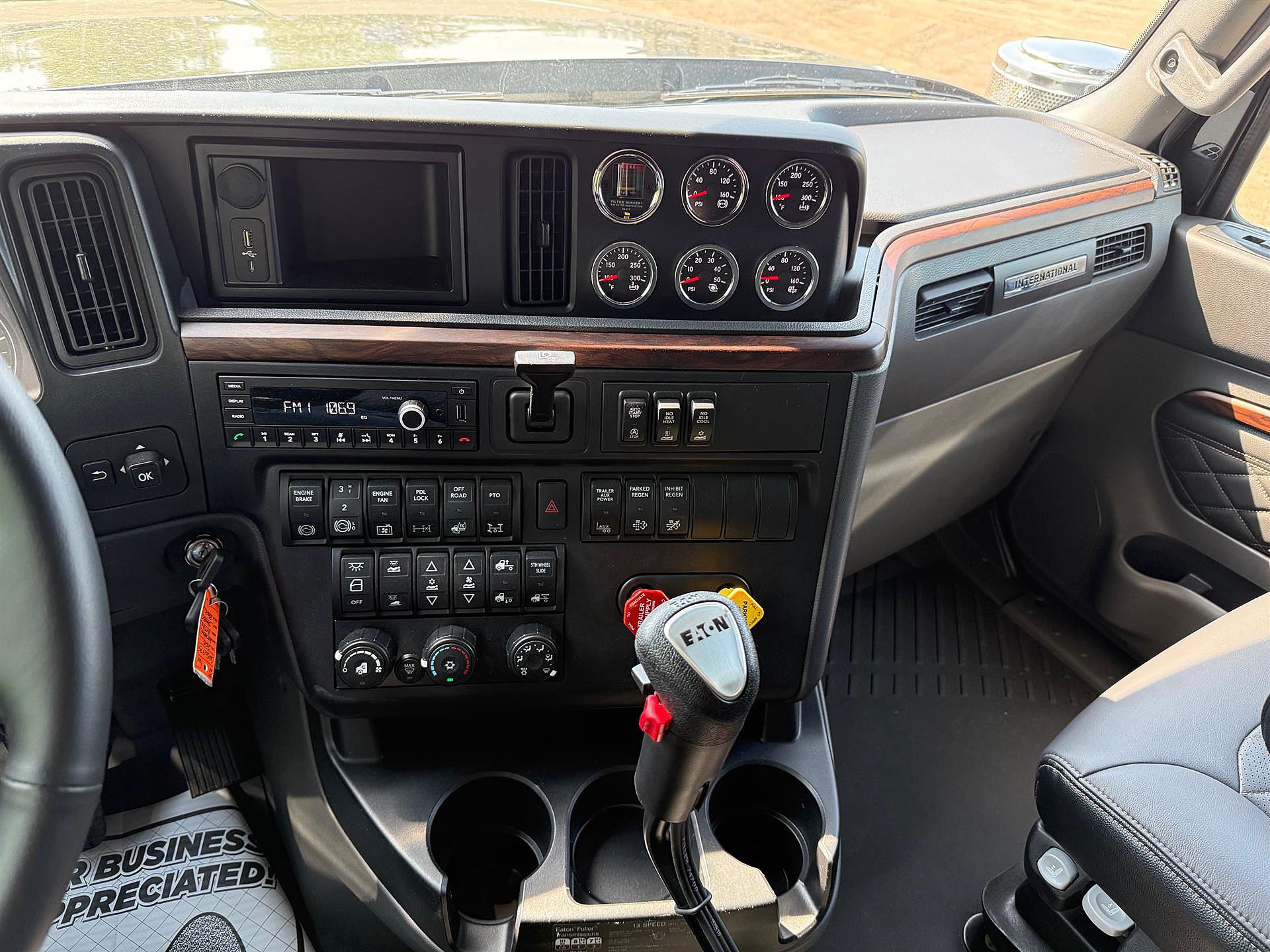 2025 International HX520 For Sale | 73" Sleeper | #SN500975