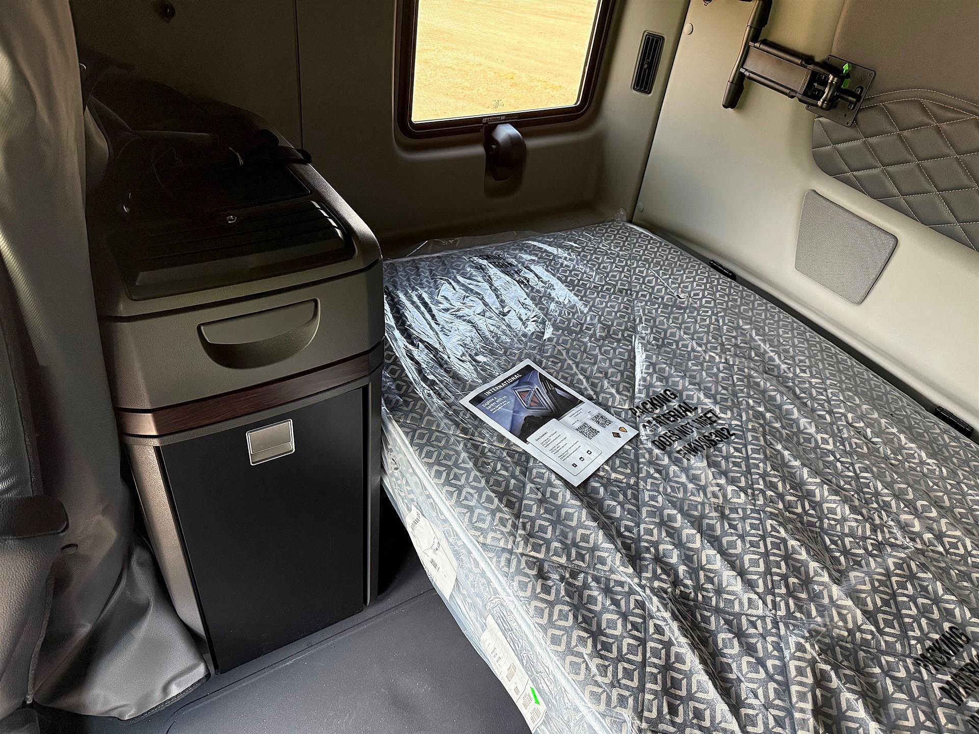 2025 International HX520 For Sale | 73" Sleeper | #SN500975