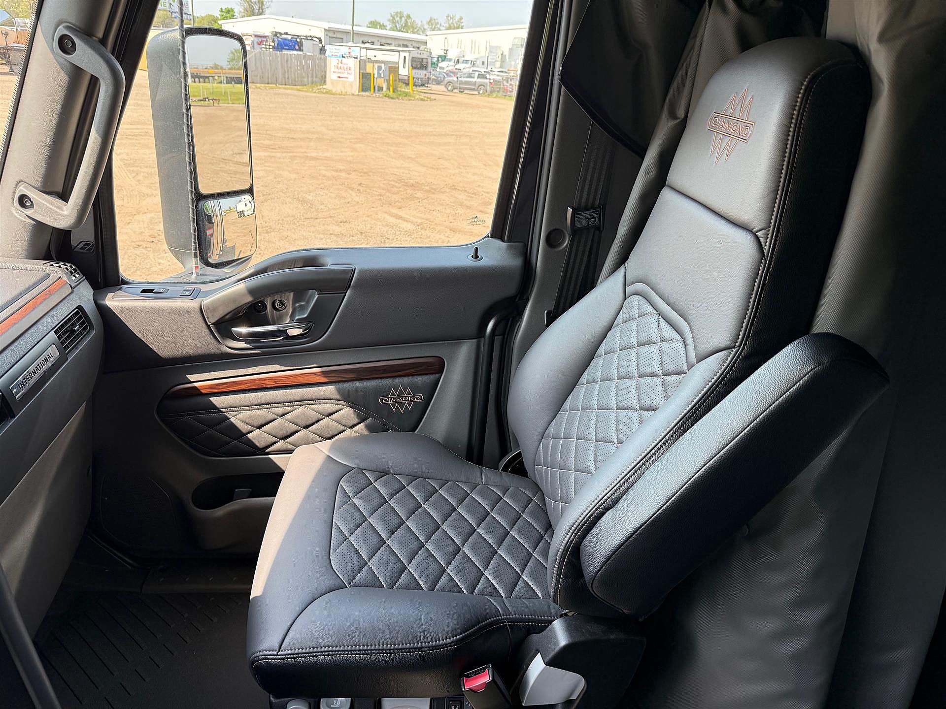 2025 International HX520 For Sale | 73" Sleeper | #SN500975