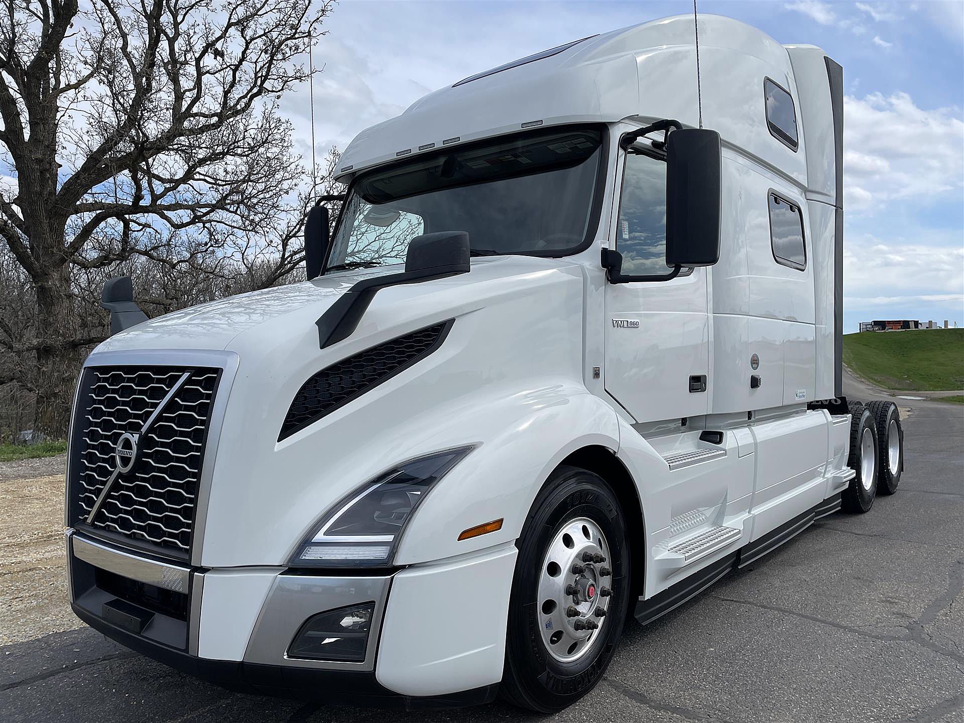 2022 Volvo VNL 860 For Sale | 77" Sleeper | #89537